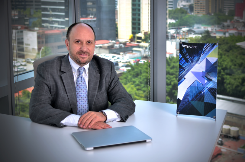 Alejandro Robles ahora dirige VMware México | IT Masters Mag